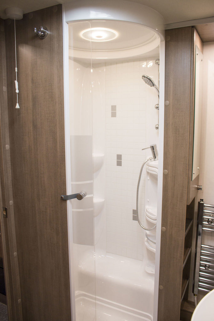 2017 Lunar Alaria RI caravan review - Caravan Guard