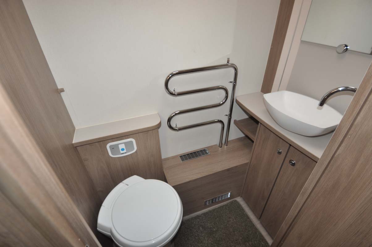 2017 Compass Capiro 550 caravan review