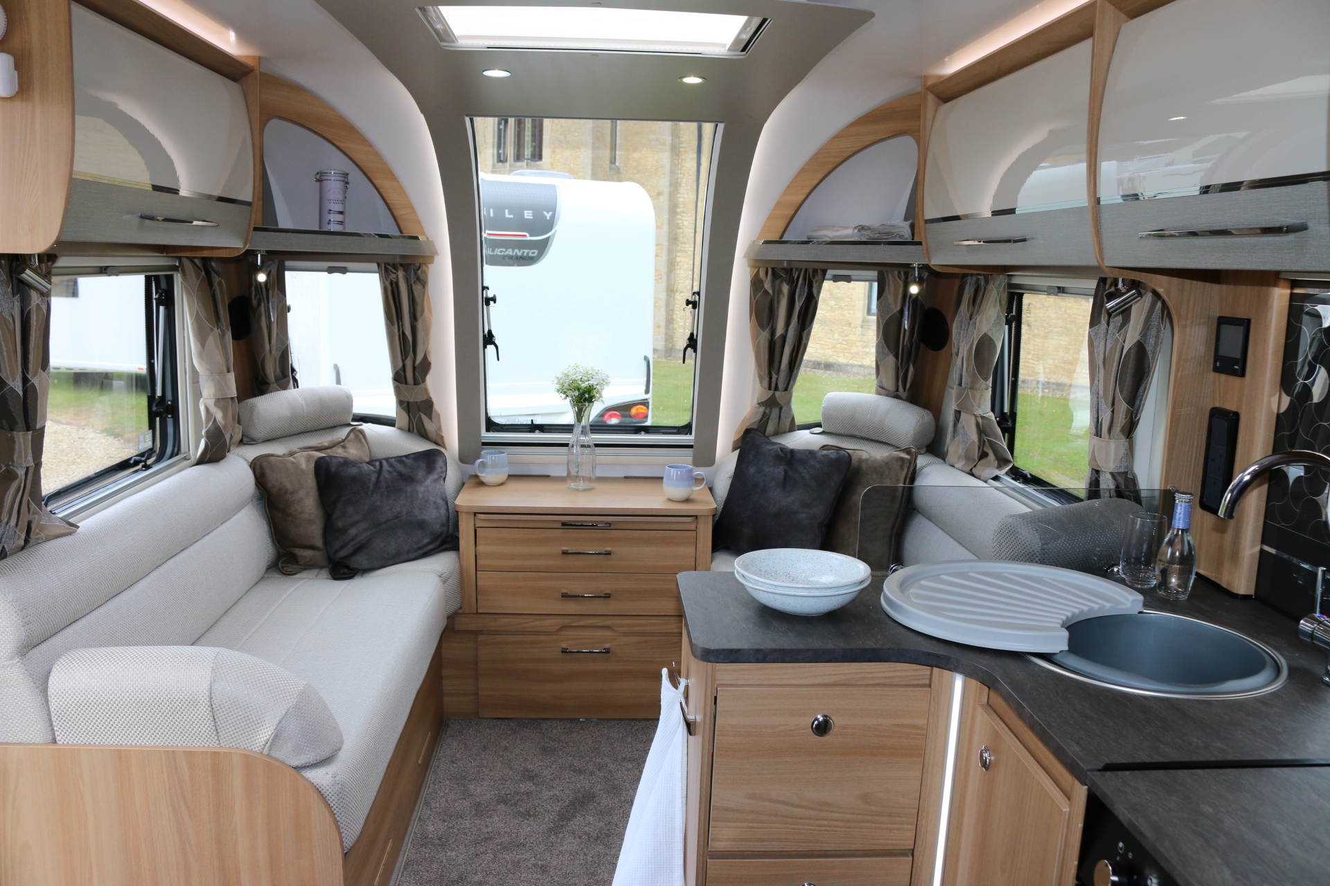 2020 Bailey Alicanto Grande Porto caravan