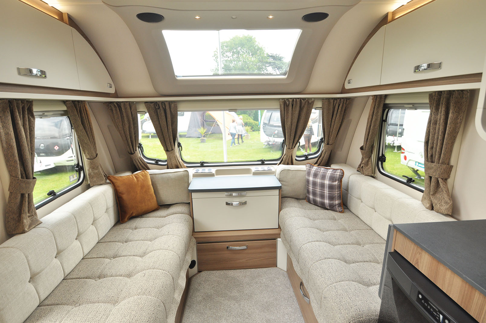Guide to buying an 8ft wide caravan