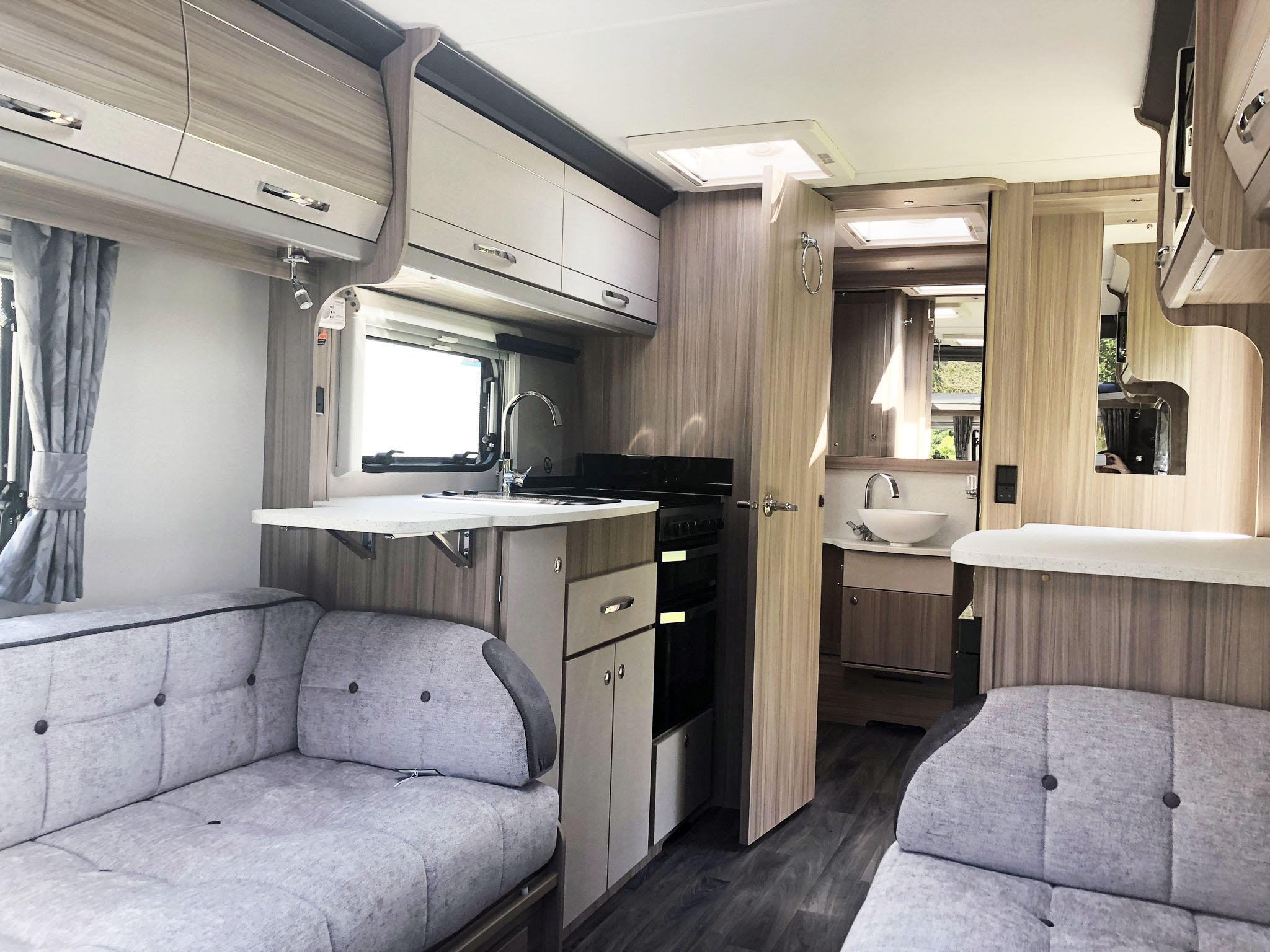 2020 Coachman Acadia 460 caravan
