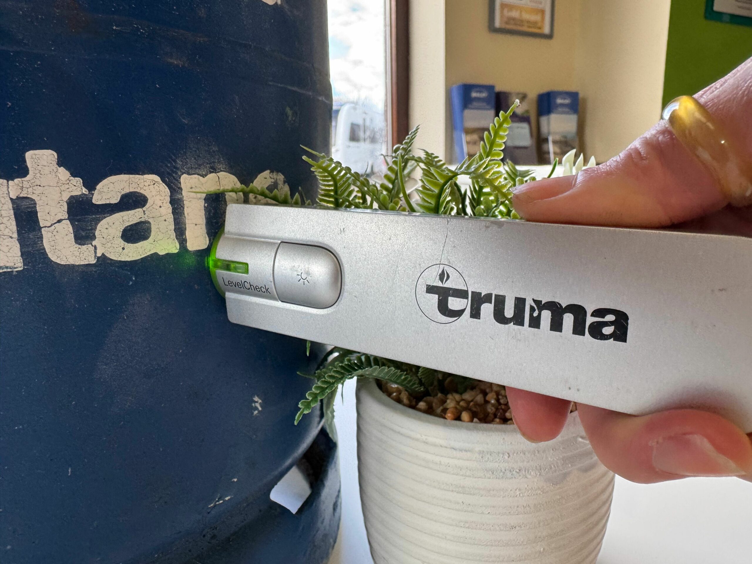 VIDEO: How do I check how much gas is left in my gas bottle? - Caravan ...