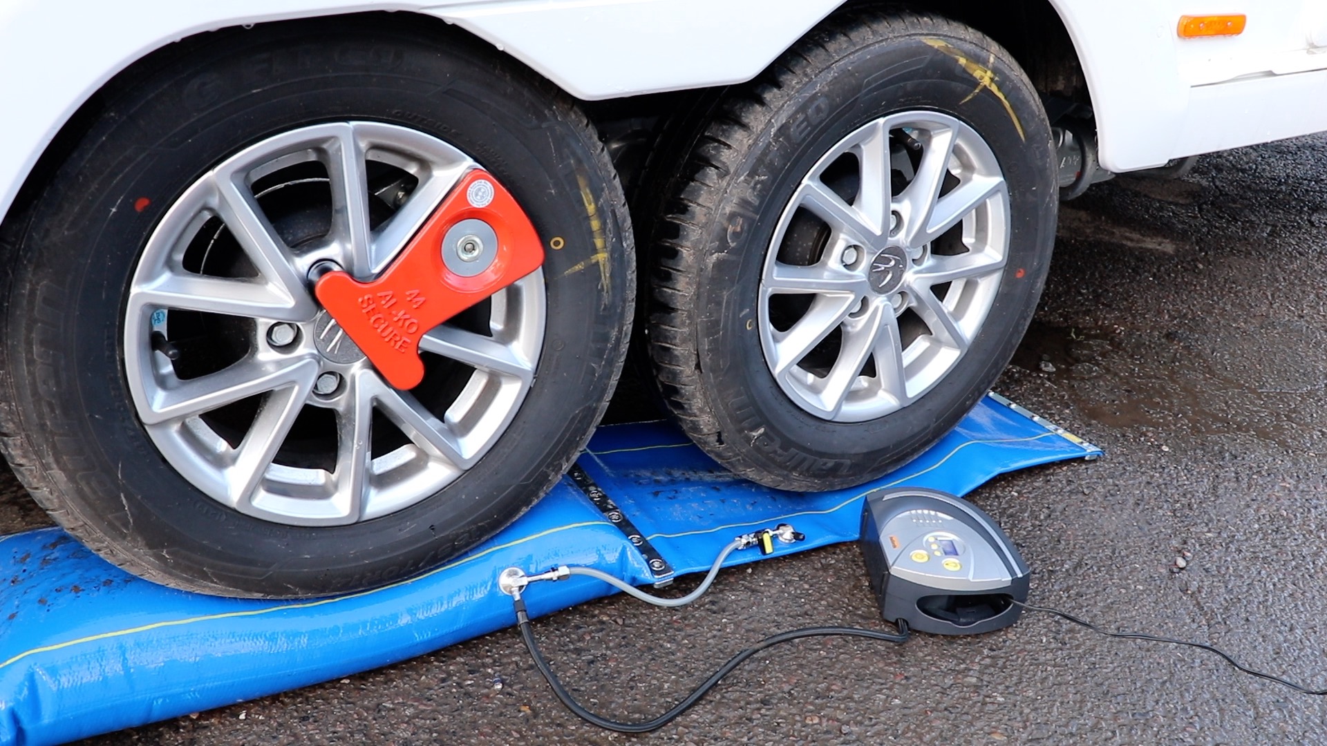 Video: Fitting axle wheel locks to a twin axle caravan