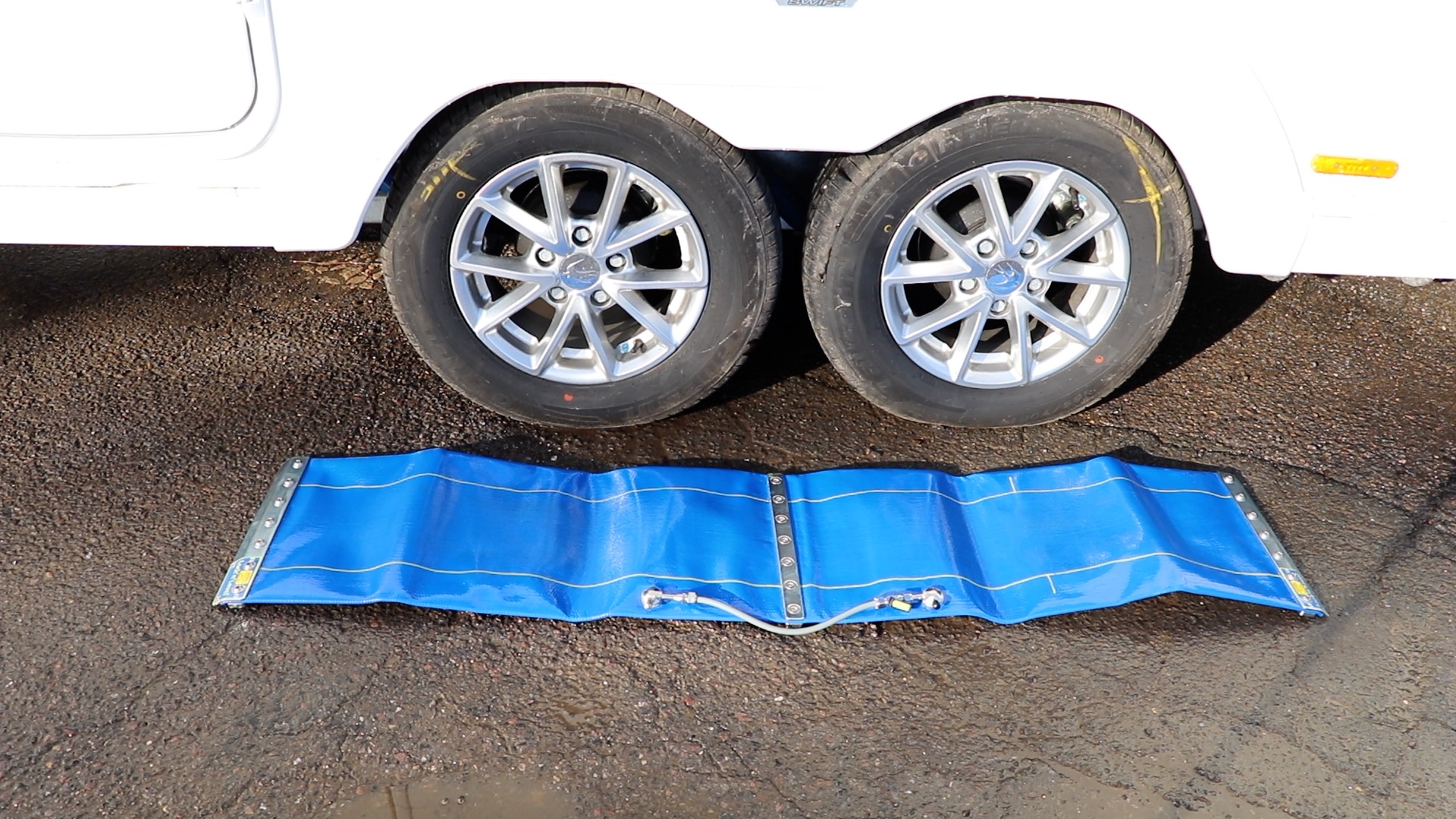 Video: Fitting axle wheel locks to a twin axle caravan