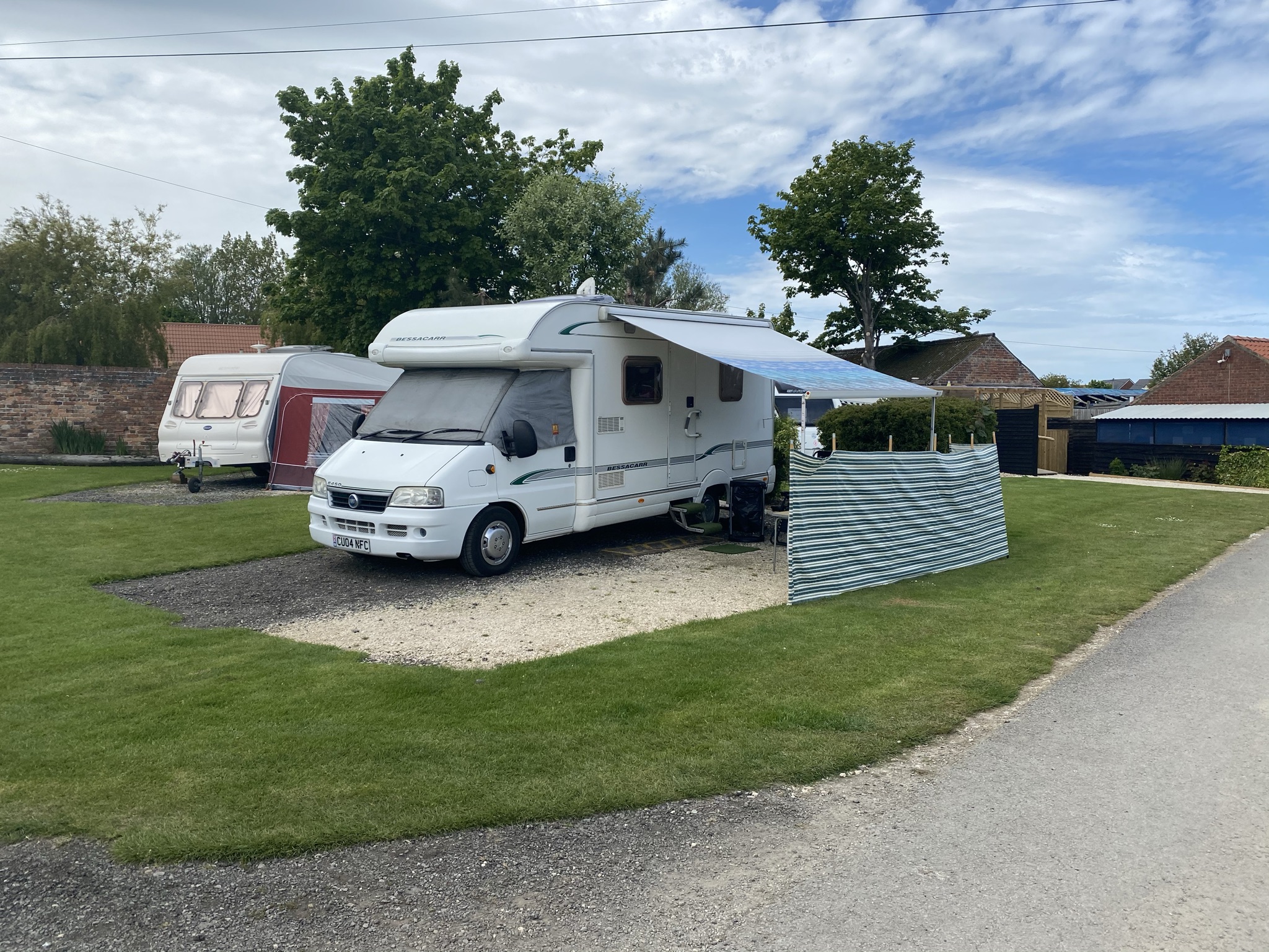 Windbreaks for caravans and motorhomes