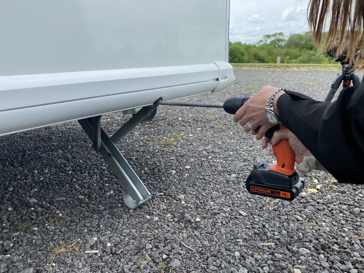 Video: How to set up a caravan on site