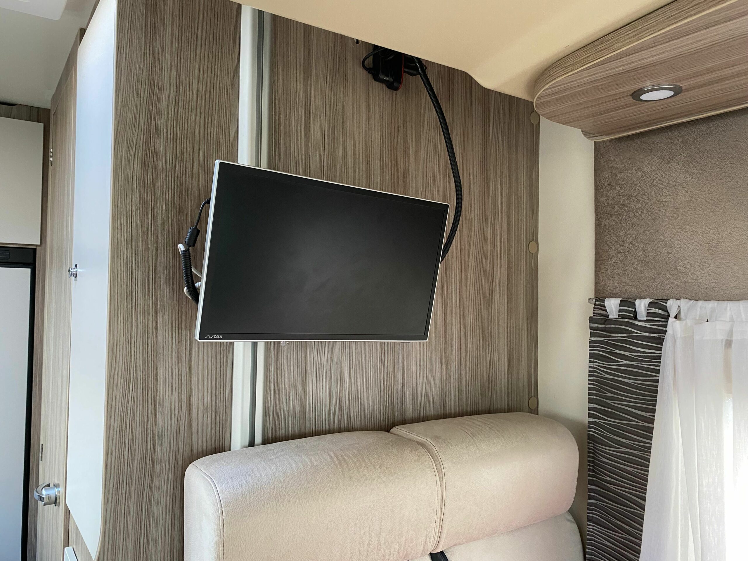 Guide to buying motorhome or caravan TVs - Caravan Guard