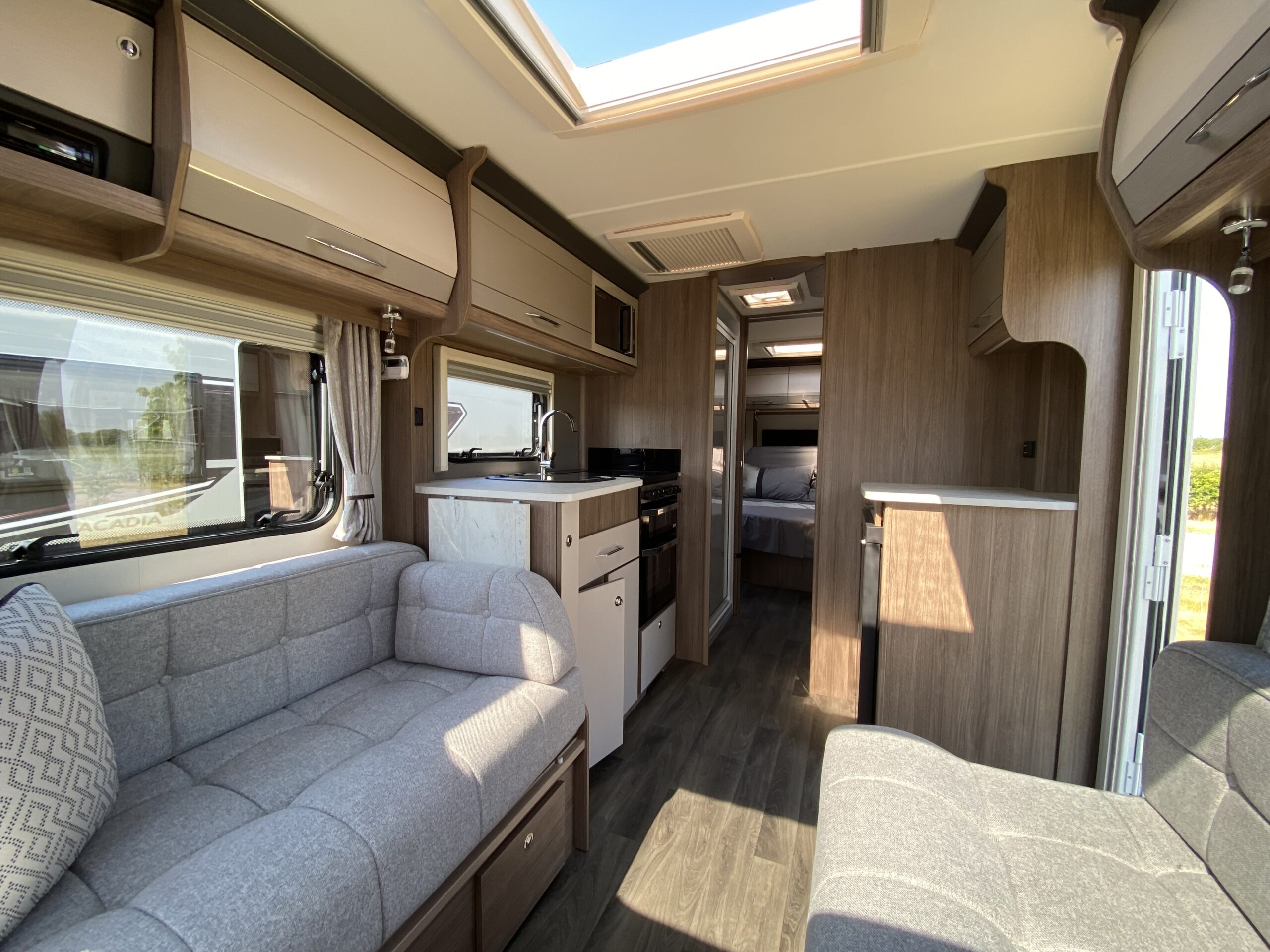 2023 Coachman Acadia 545 caravan - Caravan Guard