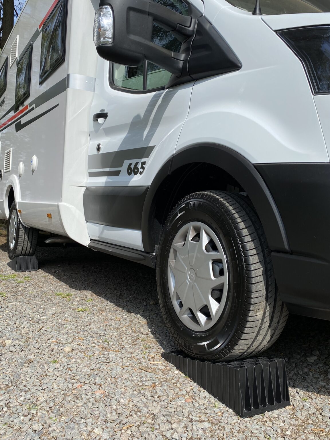 Video: How to level a motorhome
