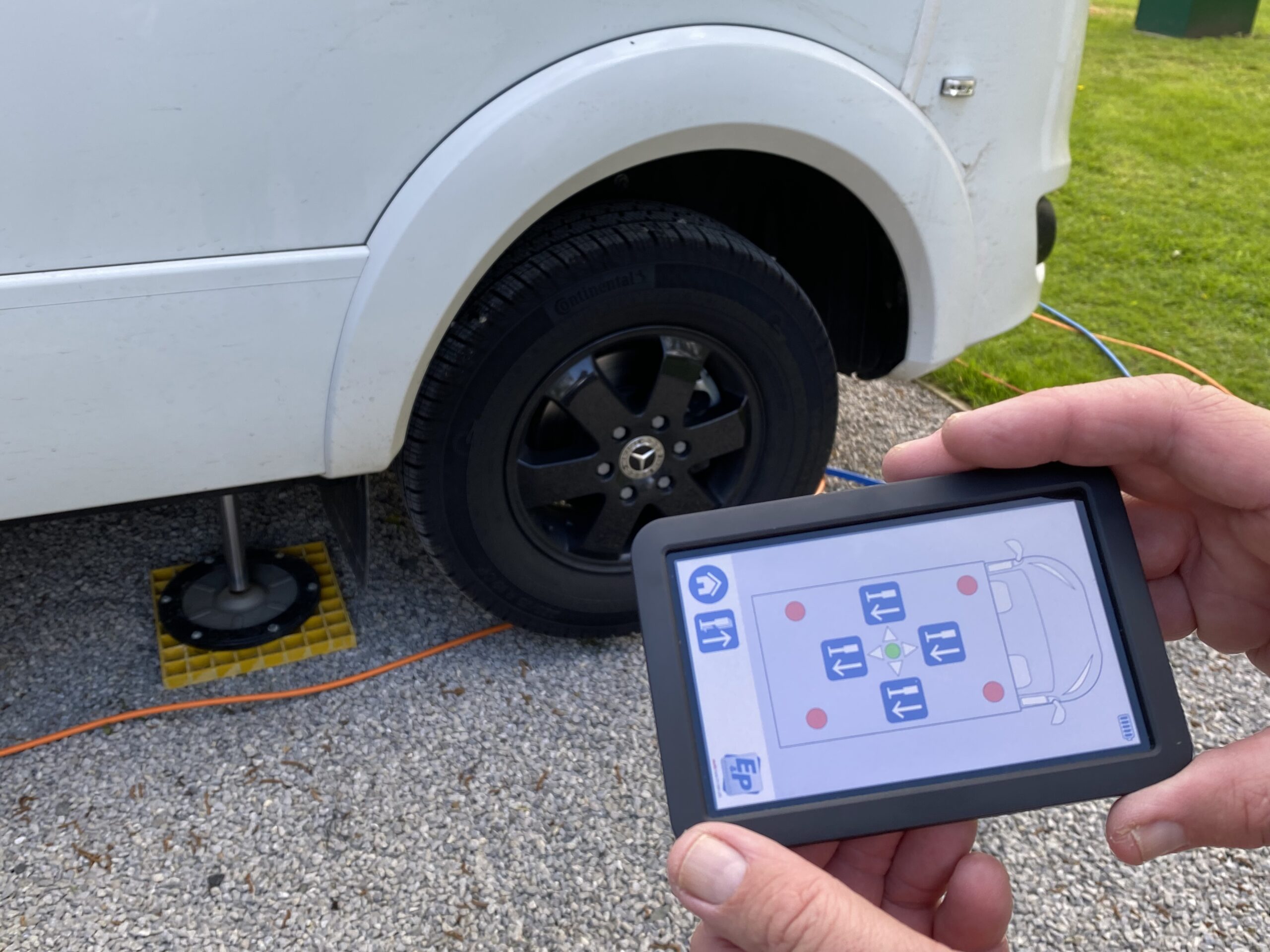 Video: How to level a motorhome - Caravan Guard