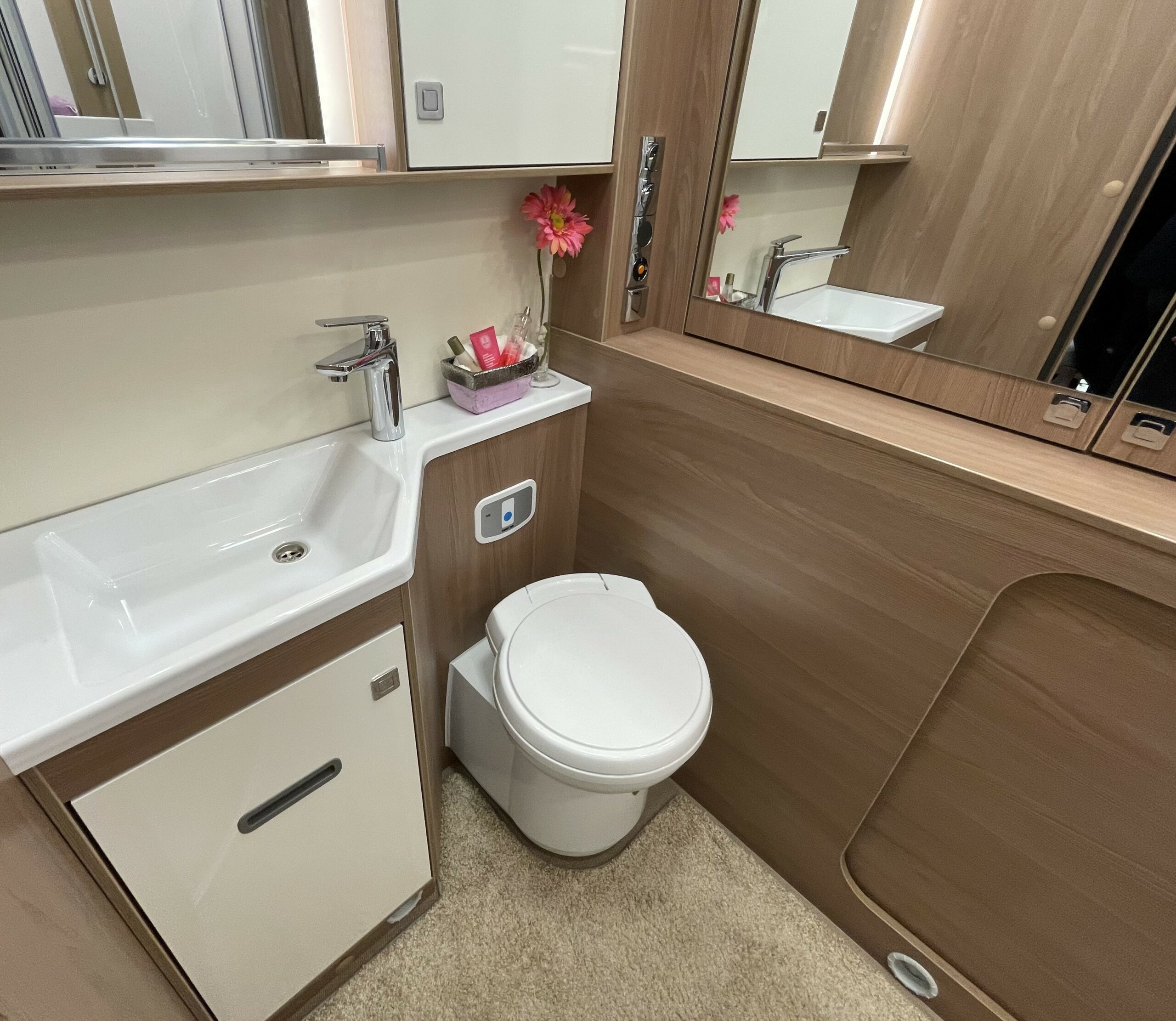 2024 Bürstner Lyseo TD 684G Harmony Line motorhome - Caravan Guard