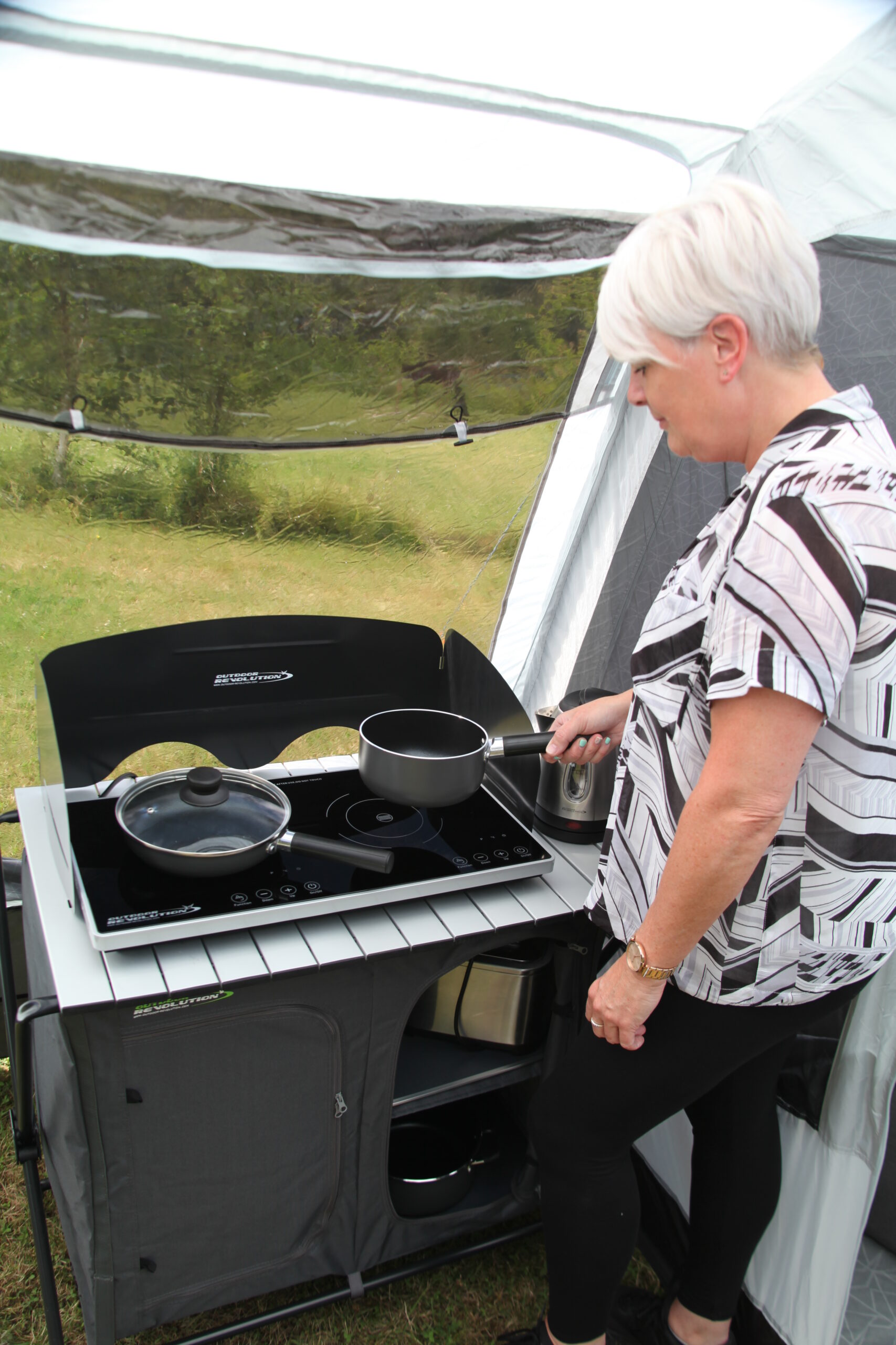 Win Outdoor Revolution double induction hob - Caravan Guard