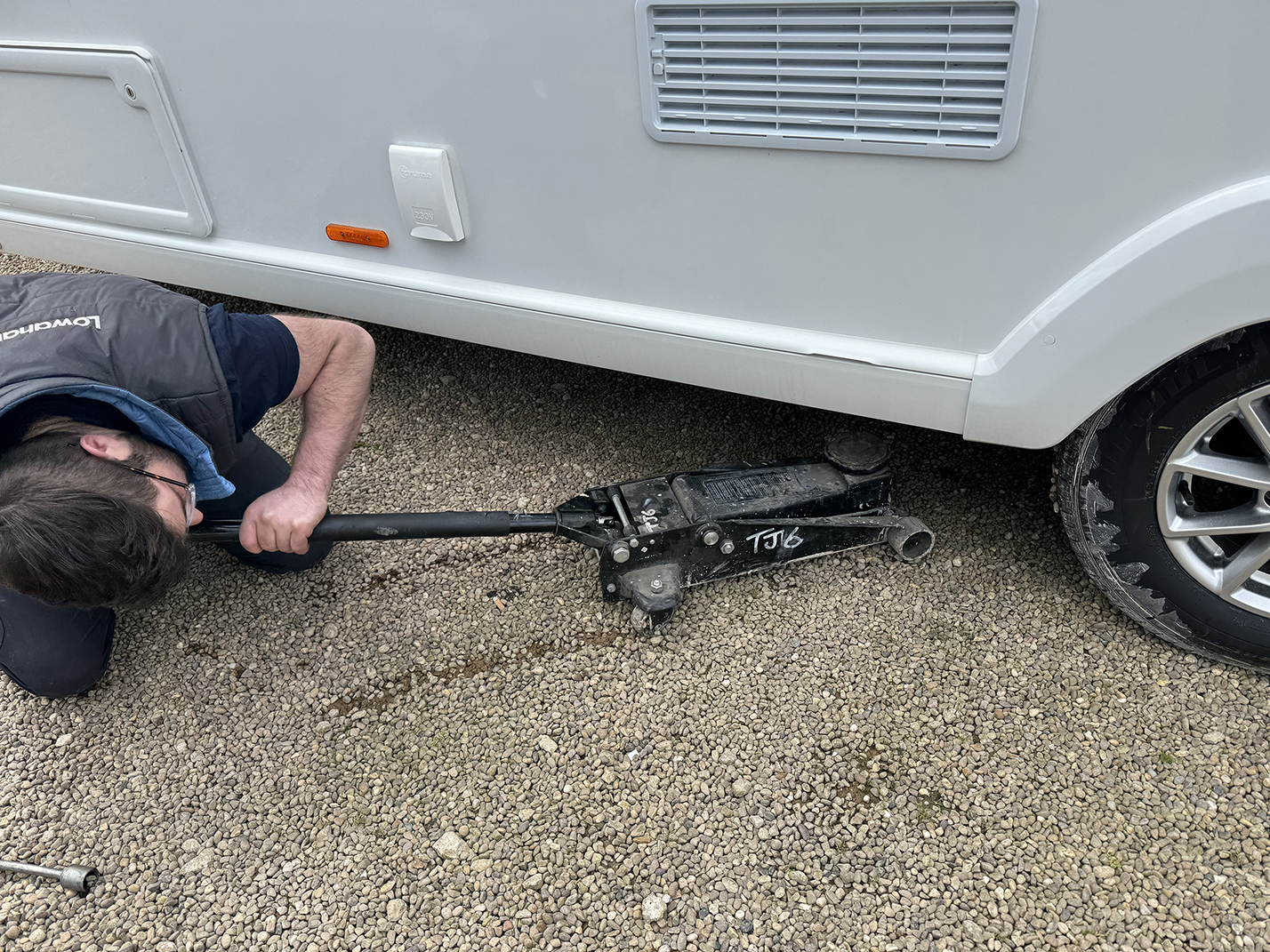 VIDEO: How to change a caravan wheel