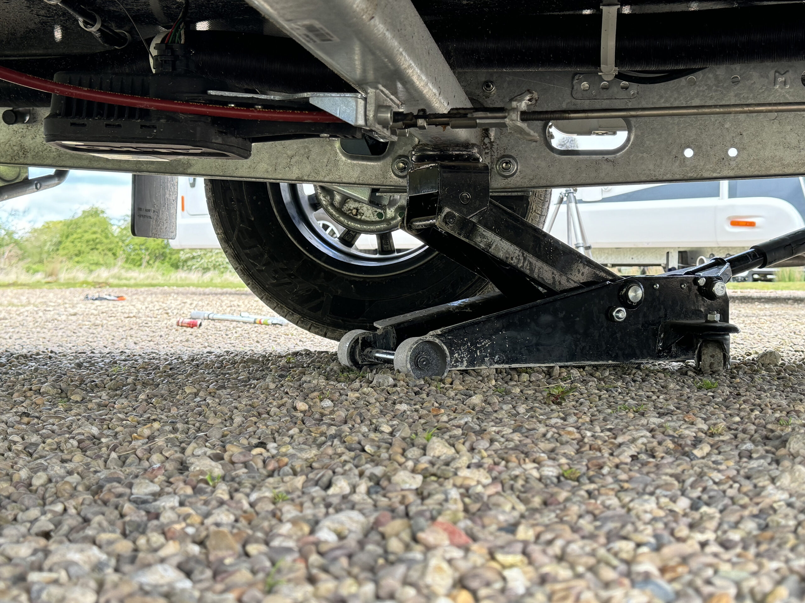 VIDEO: How to change a caravan wheel - Caravan Guard