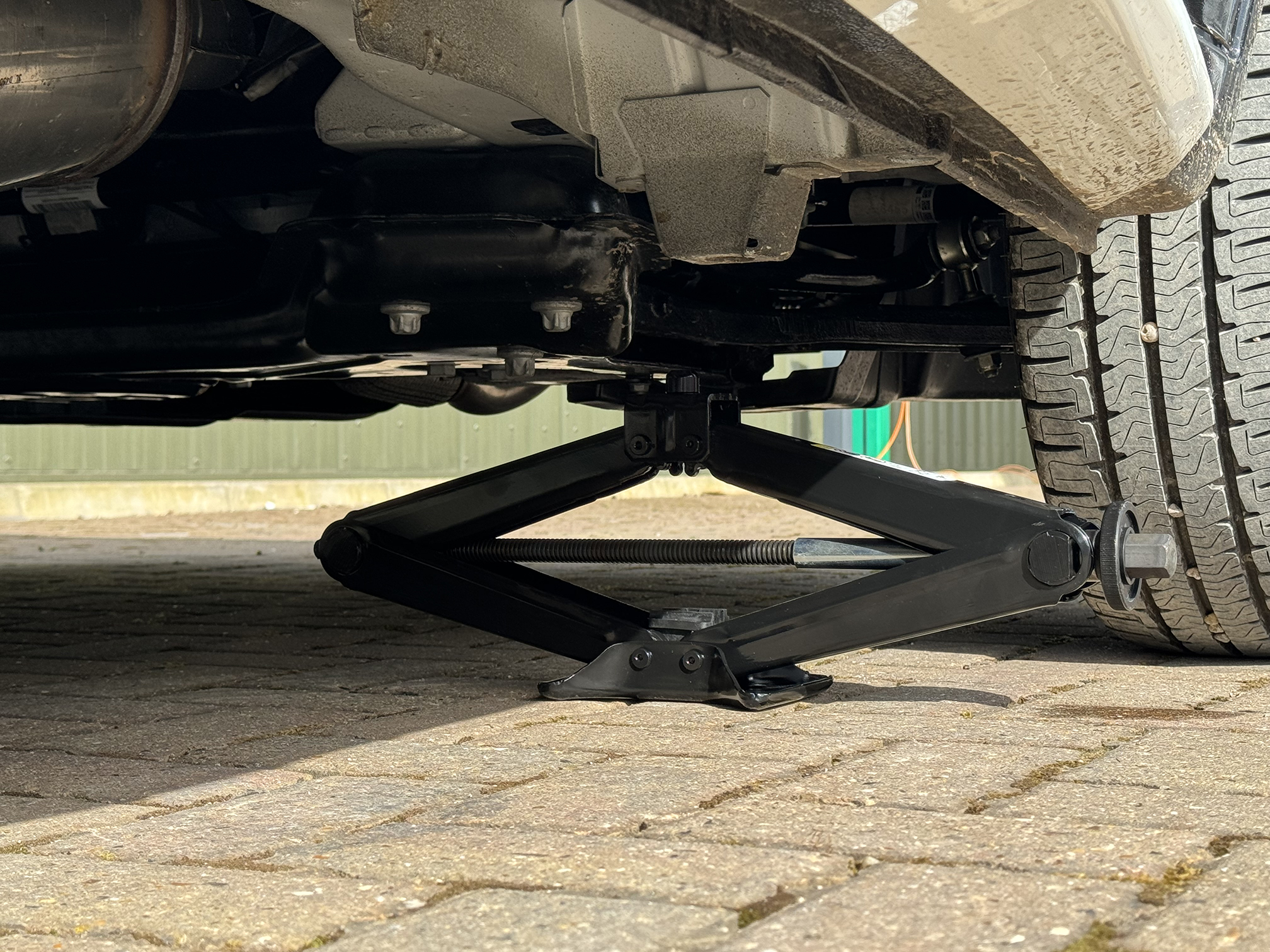 VIDEO: How to change a motorhome wheel